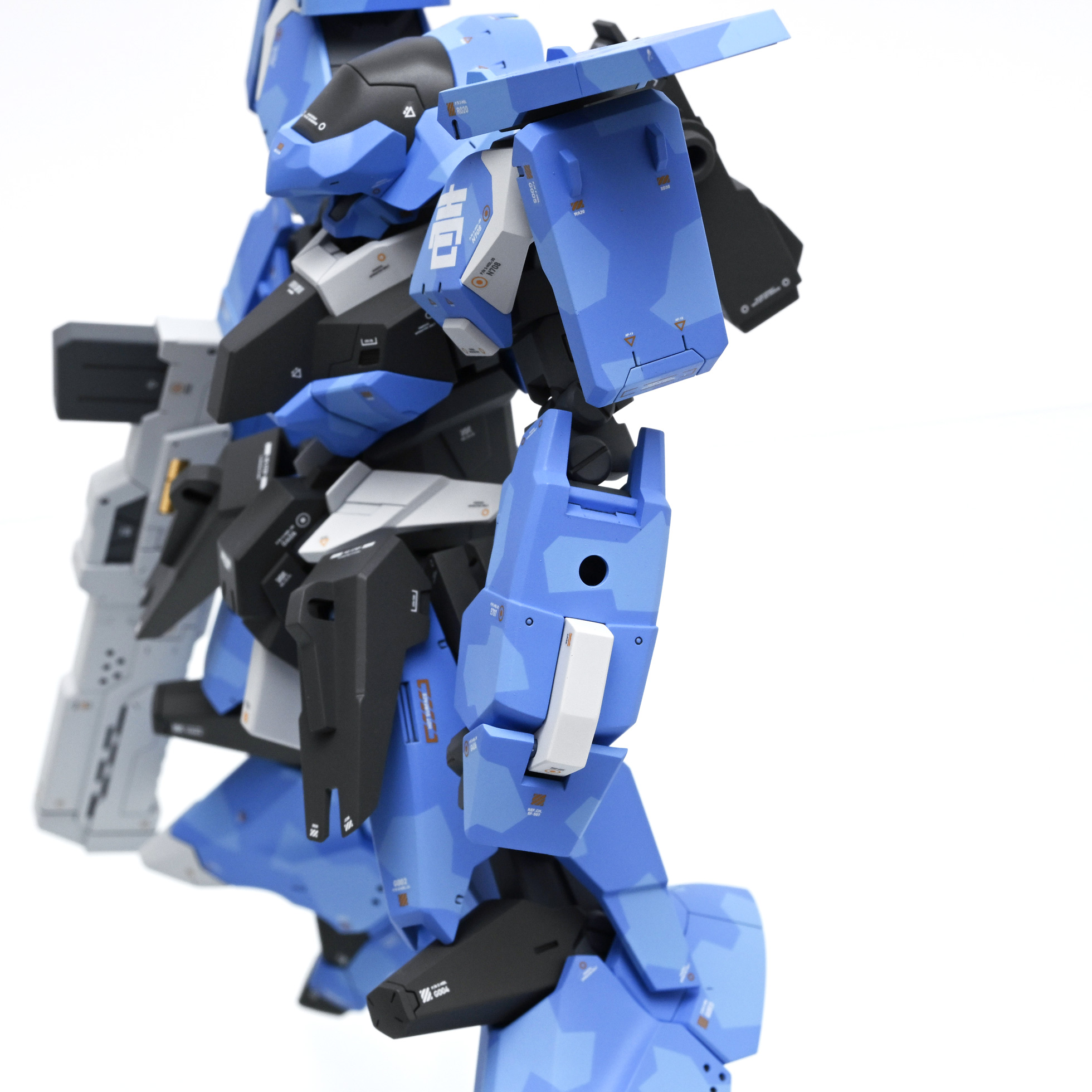 FA 「ガルツヴァーク」 2DDステッカーでちょい足しディテールアップ編 | ハイキューパーツのテクニカルガイド